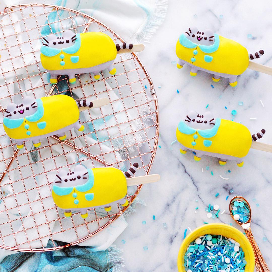Pusheen : Fan Friday: Jessica’s Raincoat Pusheen Cake Pops